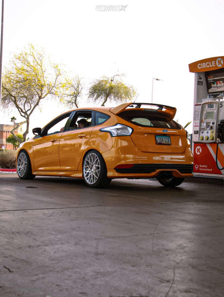 2016 Ford Focus ST with 18x8.5 Rotiform Blq and Sailun 235x40 on ...