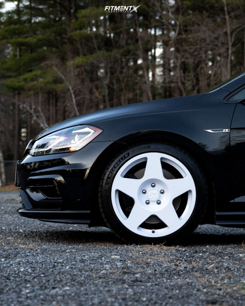 2018 Volkswagen Golf R Base with 18x8.5 Fifteen52 Tarmac and Michelin ...