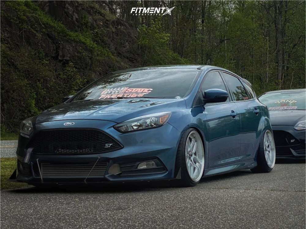 2018 Ford Focus ST with 18x9.5 ESR Cs15 and Federal 225x35 on Coilovers ...