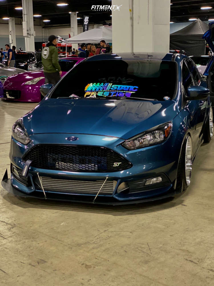 2018 Ford Focus ST with 18x9.5 ESR Cs15 and Federal 225x35 on Coilovers ...