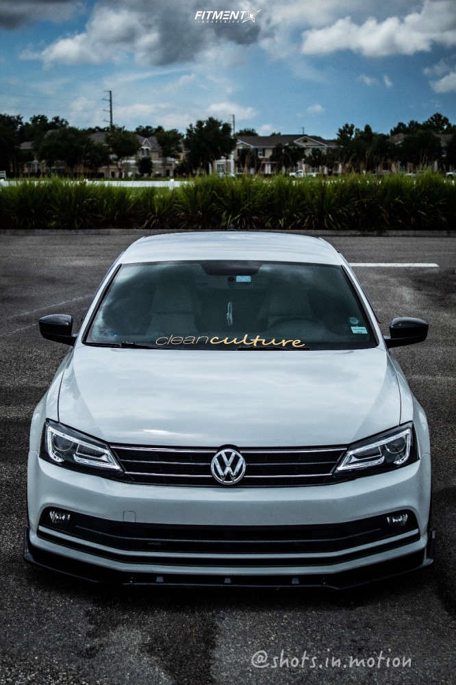 2016 Volkswagen Jetta Sport with 18x8.5 JNC Jnc006 and Lionhart 215x35 ...