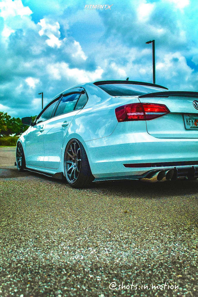 2016 Volkswagen Jetta Sport with 18x8.5 JNC Jnc006 and Lionhart 215x35 ...