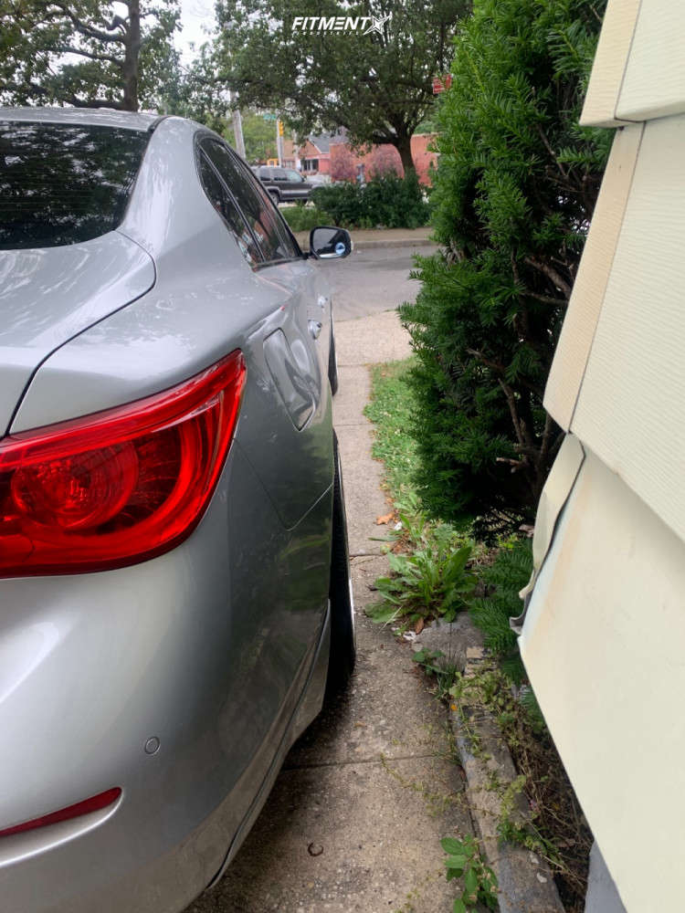 2016 INFINITI Q50 Premium with 18x10 XXR 555 and Vercelli 245x45 on ...