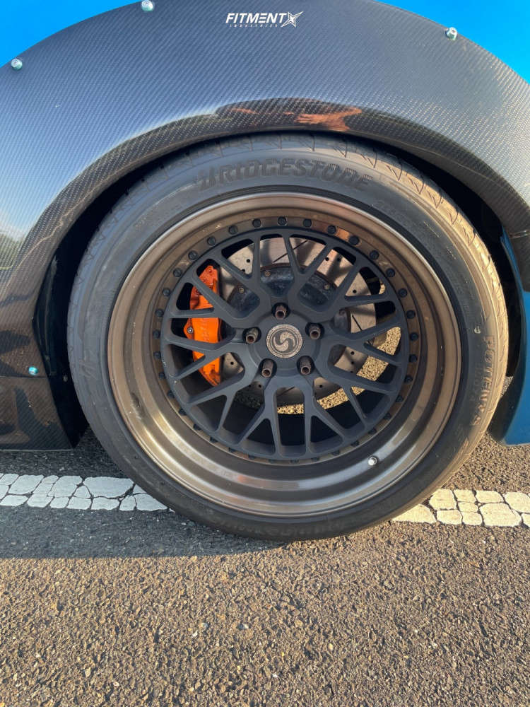 2006 INFINITI G35 2dr Coupe (3.5L 6cyl 6M) with 19x10.5 Signature Wheel ...