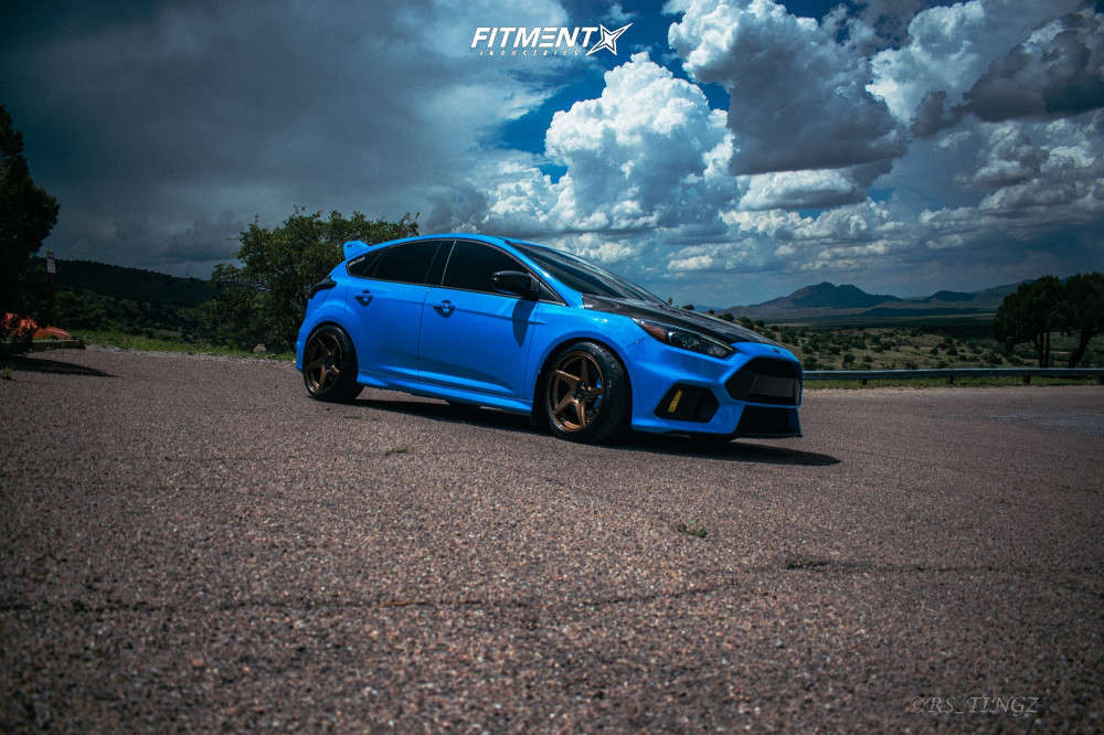 2017 Ford Focus RS with 18x9.5 Anovia Kinetic and Michelin 245x40 on ...