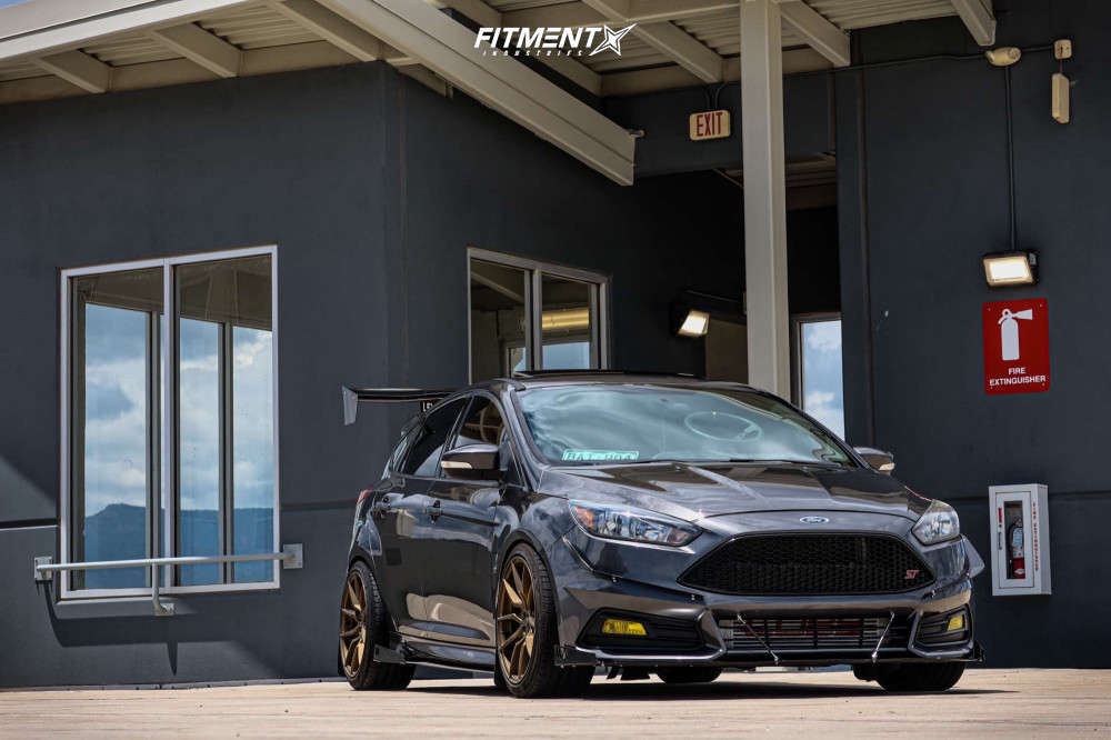 2016 Ford Focus ST with 18x9.5 Option Lab R716 and Kenda 235x45 on ...