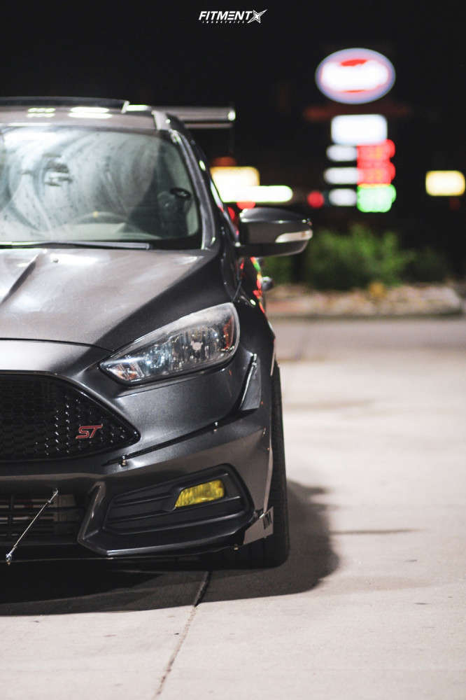 2016 Ford Focus ST with 18x9.5 Option Lab R716 and Kenda 235x45 on ...