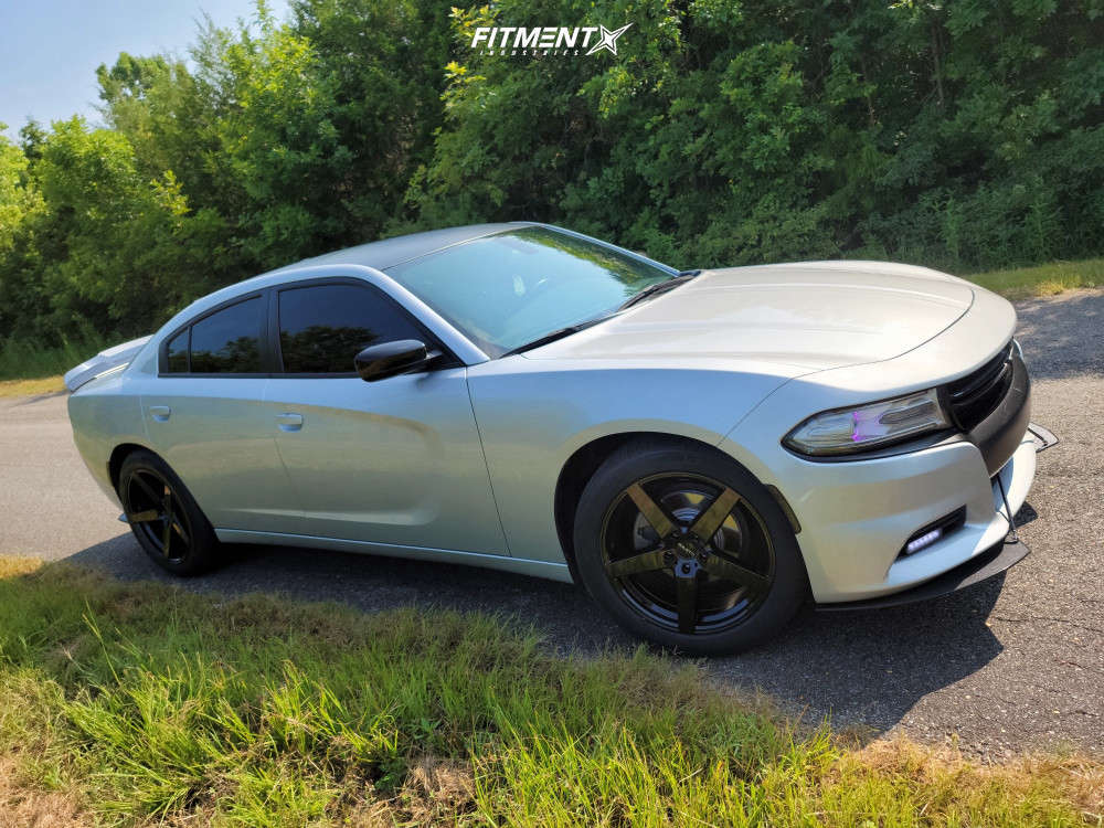 2019 Dodge Charger SXT with 20x8.5 Ravetti M13 and General 245x50 on ...