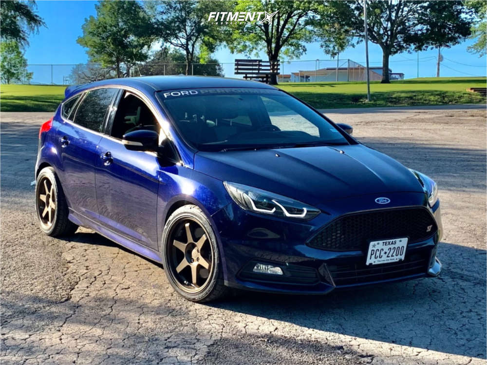 2017 Ford Focus ST with 18x8.5 ESR Sr07 and Nitto 235x40 on Stock ...