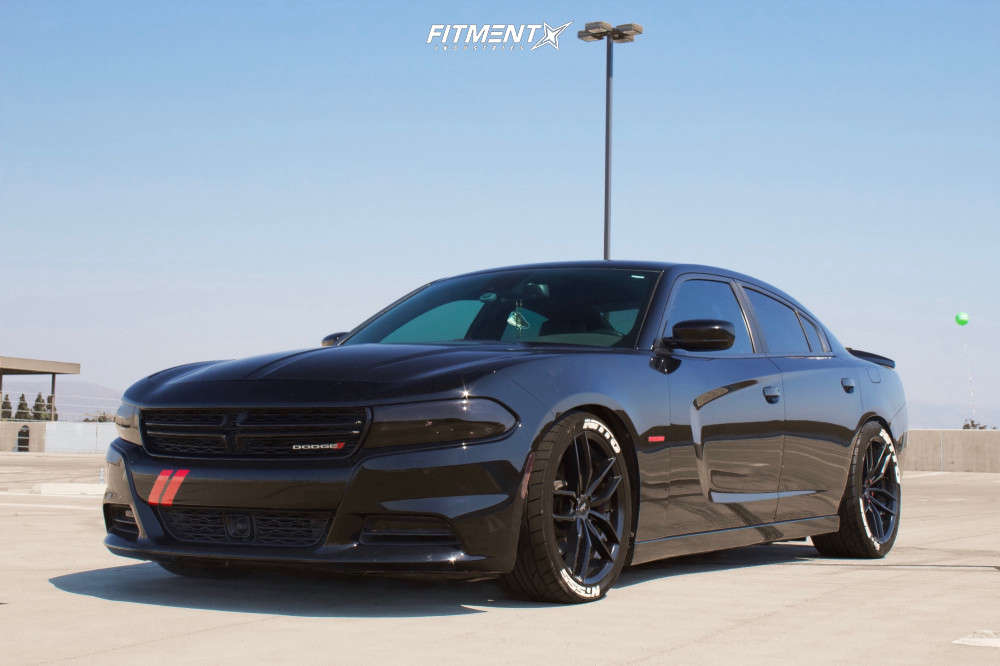 2015 Dodge Charger R T with 20x9 Niche Vosso and Nitto 275x35 on Coilovers 1810675 Fitment Industries