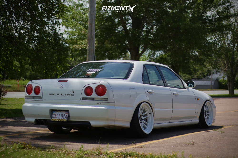 1999 Nissan Skyline R34 Base with 18x9.5 Cosmis Racing Xt-206r and ...
