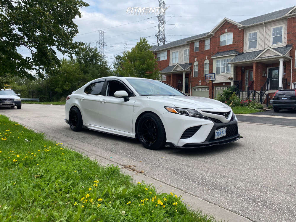 2020 Toyota Camry SE with 18x9.5 Aodhan Ds08 and Evergreen 225x45 on ...