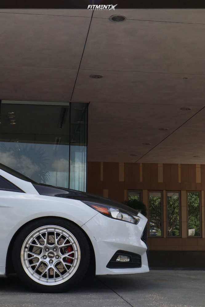 2018 Ford Focus ST with 18x8.5 ESR Cs11 and Continental 245x40 on ...