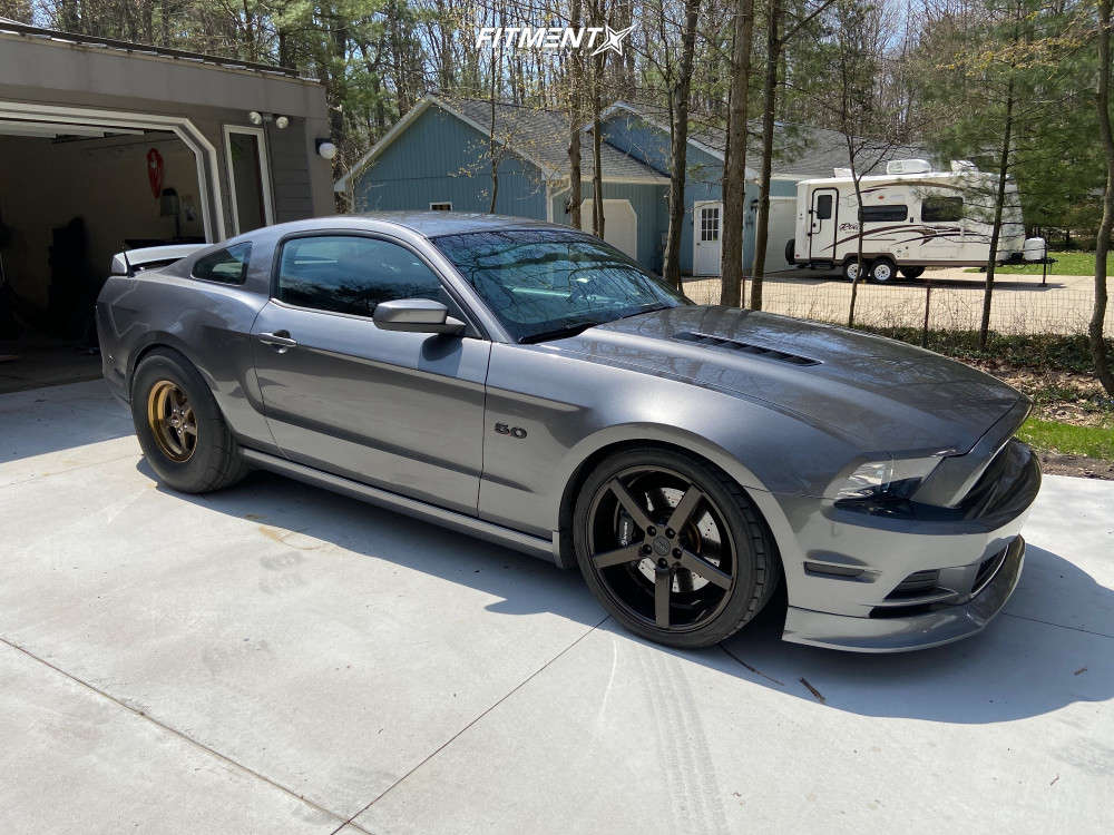 2014 Ford Mustang GT with 20x8.5 American Muscle MMD 551C and Nitto ...