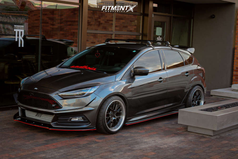 2017 Ford Focus ST with 18x9.5 ESR Cs11 and Firestone 255x40 on ...