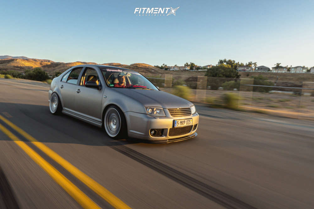 2004 Volkswagen Jetta GLI with 18x9 Avant Garde M540 and Accelera ...
