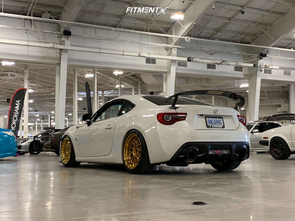 2018 Toyota 86 GT with 18x8.5 ESR Sr01 and Antares 225x40 on Coilovers | 1827653 | Fitment ...