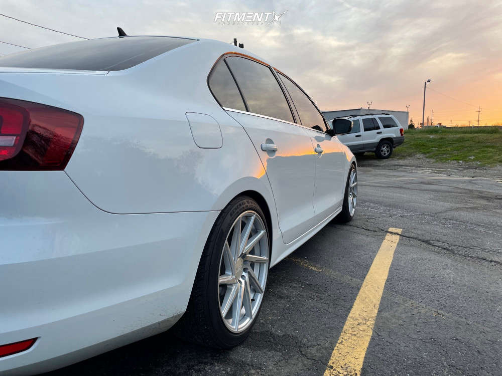 2016 Volkswagen Jetta SEL with 18x8.5 F1R F29 and General 225x40 on ...