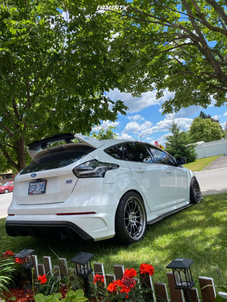 2017 Ford Focus RS with 18x9.5 Enkei Nt03m and Sailun 265x35 on ...