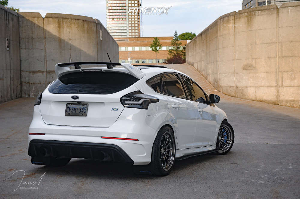2017 Ford Focus RS with 18x9.5 Enkei Nt03m and Sailun 265x35 on ...