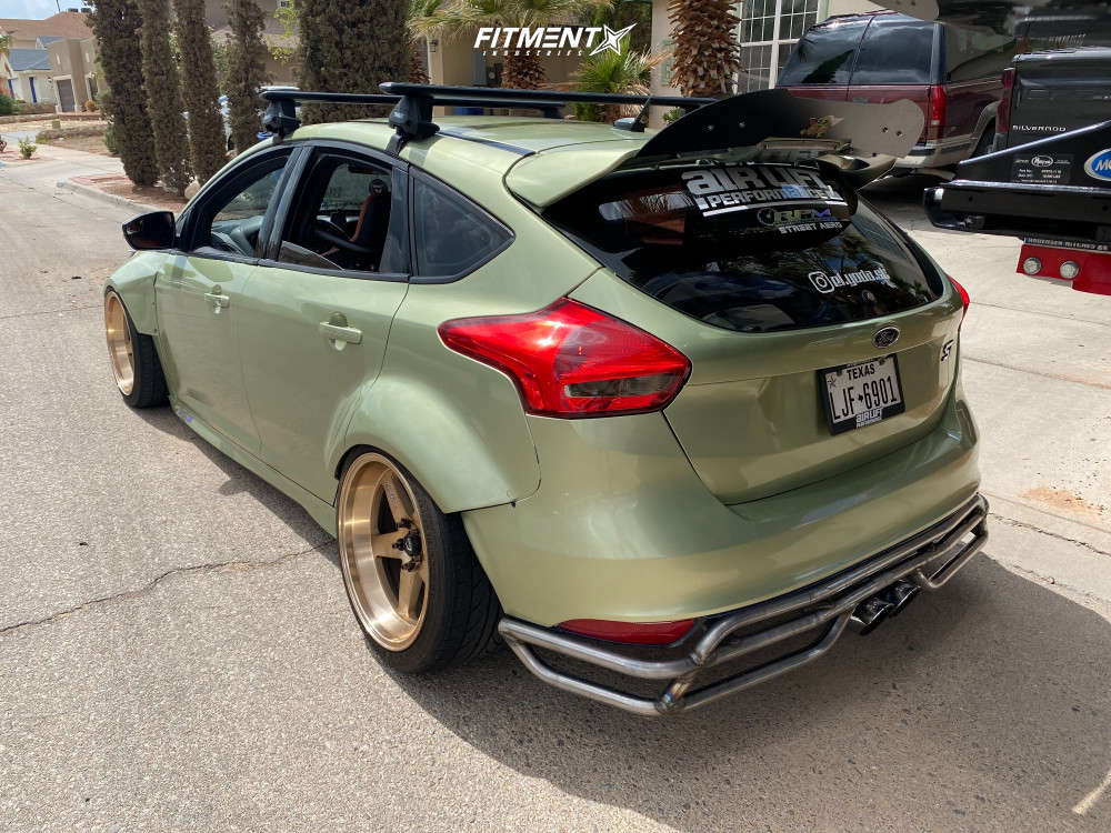 2016 Ford Focus ST with 18x10 Cosmis Racing Xt-005r and Achilles 265x35 ...
