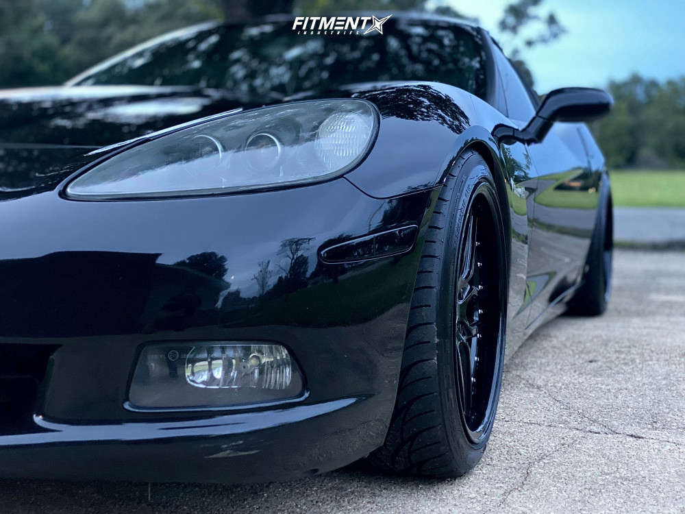 2008 Chevrolet Corvette Base with 18x9.5 ESR Cs15 and Federal 235x45 on ...