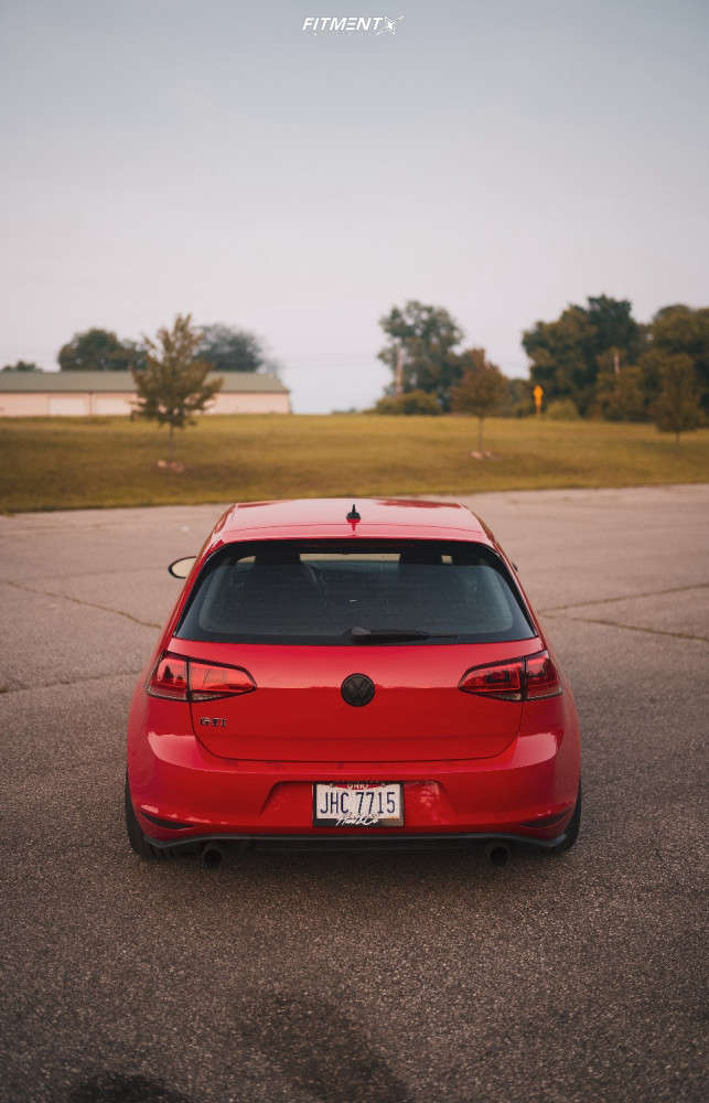 2015 Volkswagen GTI S with 18x8.5 Rotiform Rse and Continental 225x40 ...