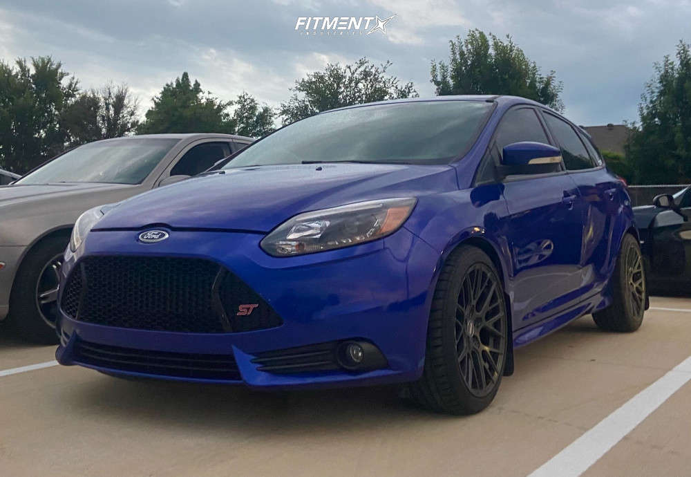 2014 Ford Focus ST with 18x8.5 ESR Rf11 and Michelin 235x40 on Stock ...