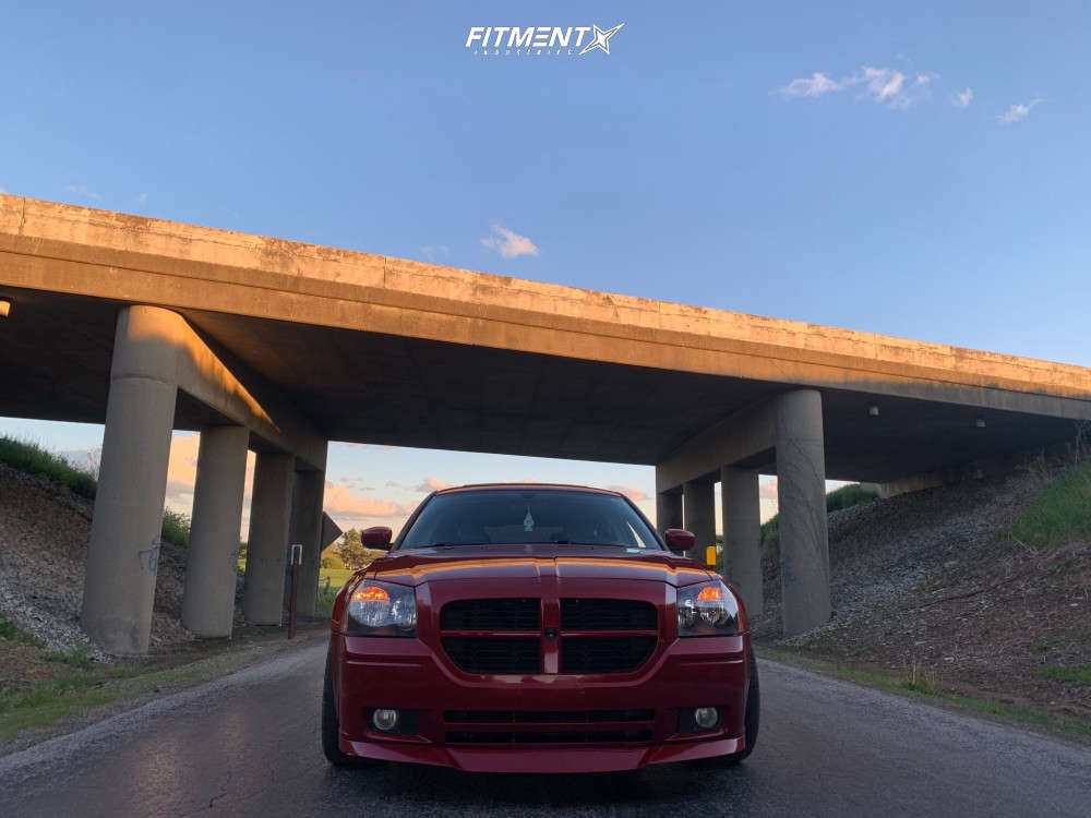 2005 Dodge Magnum RT Rwd 4dr Wagon (5.7L 8cyl 5A) with 20x9.5 Voxx ...