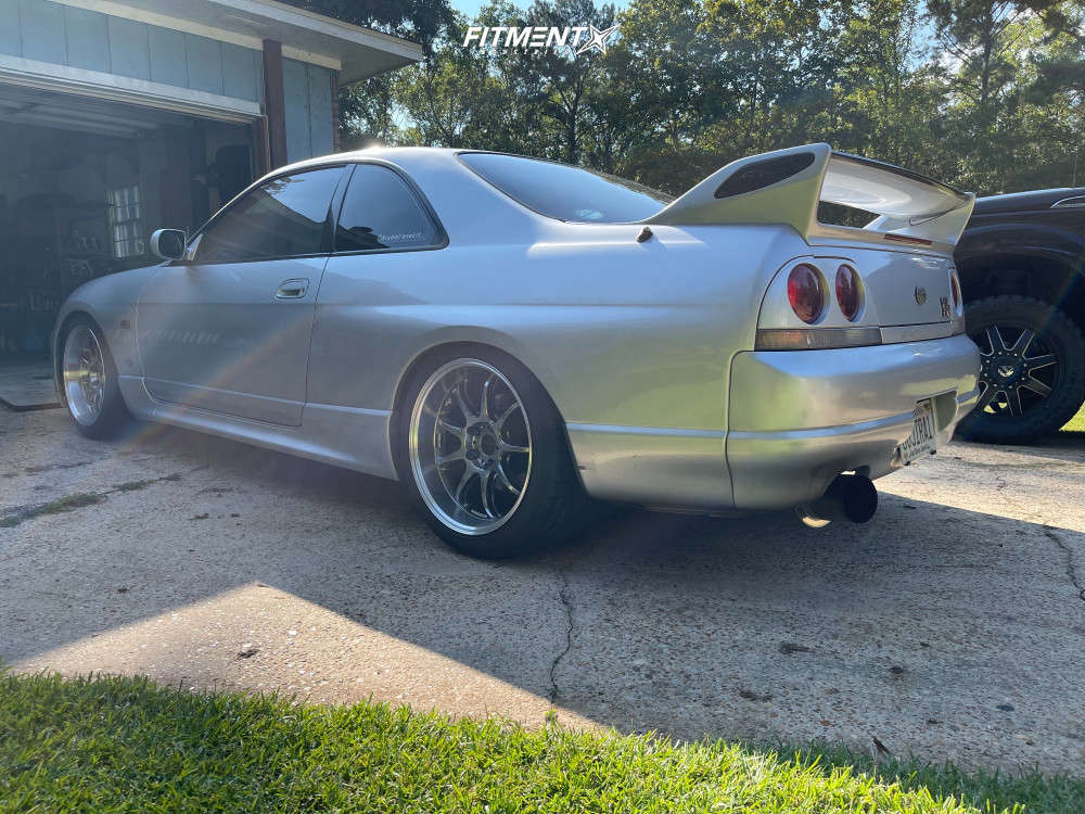 1995 Nissan Skyline R33 Base with 18x10.5 Work Emotion D9r and Sumitomo ...