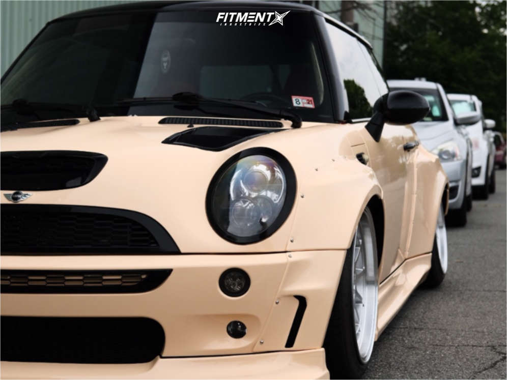 2004 Mini Cooper S with 17x9 Aodhan Ah04 and Nankang 215x45 on Air ...
