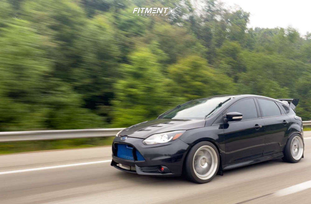 2014 Ford Focus ST with 18x8.5 Aodhan Ds07 and Achilles 235x40 on ...