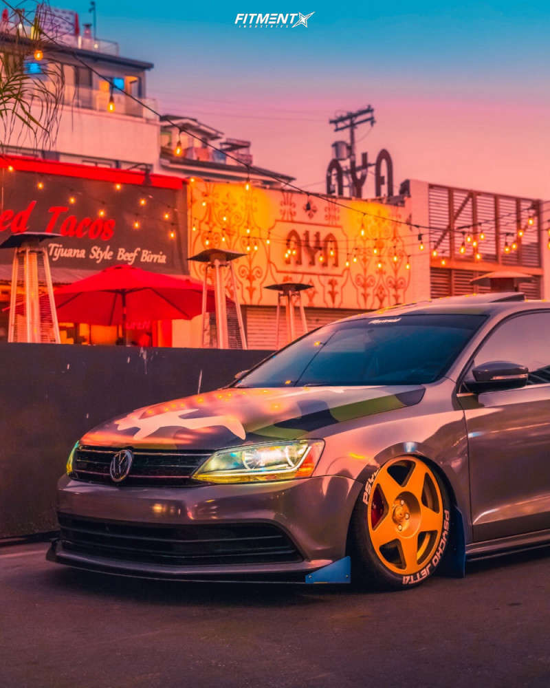 2017 Volkswagen Jetta SE with 18x8.5 Fifteen52 Tarmac and Nokian 235x45 ...