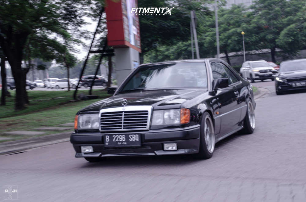 1992 Mercedes-Benz 300CE Base with 17x8 OZ Racing Futura and Accelera ...