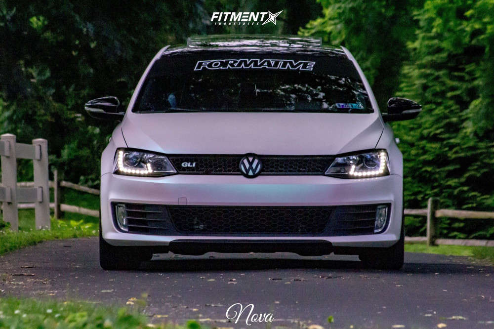 2013 Volkswagen Jetta GLI with 18x8.5 Rotiform Blq and Nankang 215x35 ...