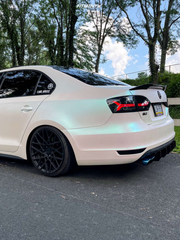 2013 Volkswagen Jetta GLI with 18x8.5 Rotiform Blq and Nankang 215x35 ...