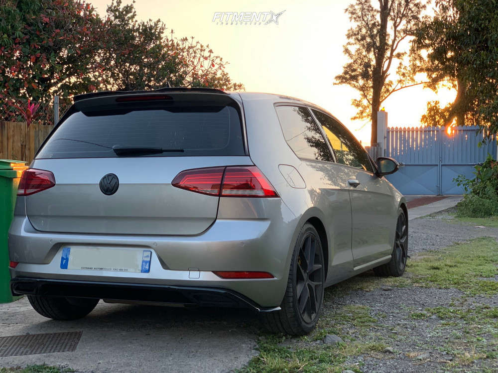 2017 Volkswagen Golf TDI S with 18x7.5 SEAT FR. 370 and Hankook 225x40 ...