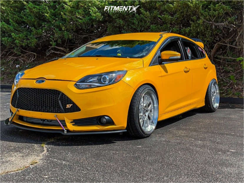 Slammed Ford Focus St