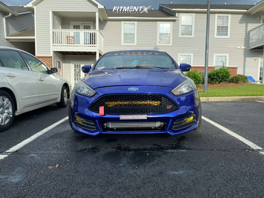 2015 Ford Focus ST with 18x8.5 ESR Cs12 and Lexani 235x40 on Coilovers ...