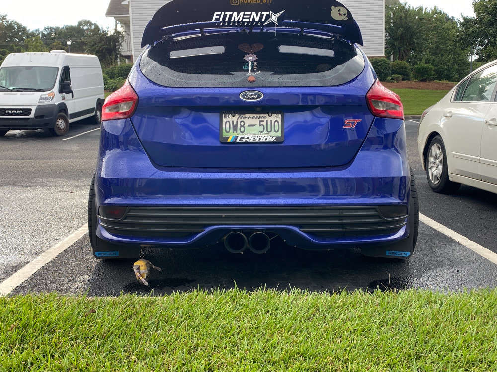 2015 Ford Focus ST with 18x8.5 ESR Cs12 and Lexani 235x40 on Coilovers ...