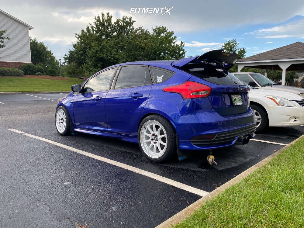 2015 Ford Focus ST with 18x8.5 ESR Cs12 and Lexani 235x40 on Coilovers ...