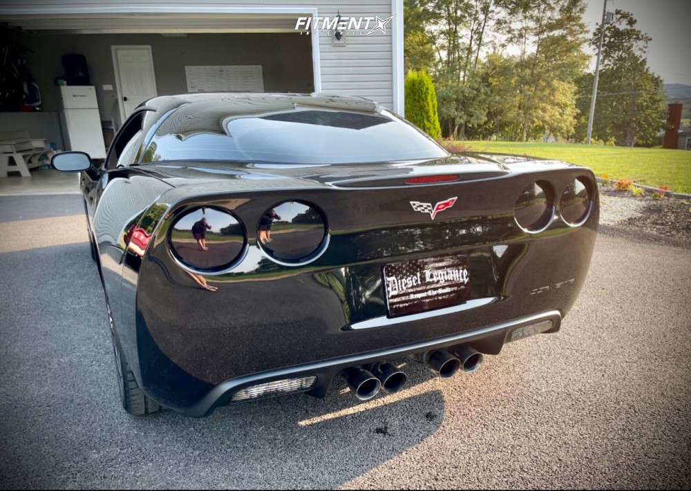 2008 Chevrolet Corvette Base with 18x8.5 Factory Reproductions Fr22 and ...