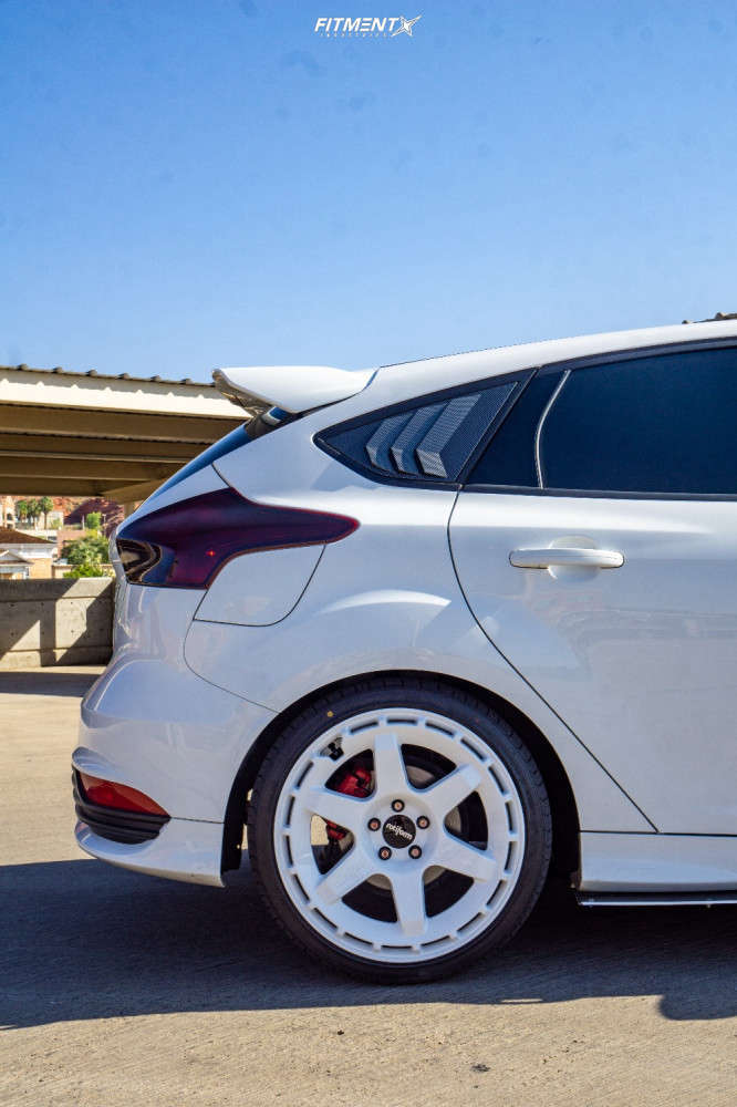 2018 Ford Focus ST with 19x8.5 Rotiform Kb1 and Velozza 235x35 on ...