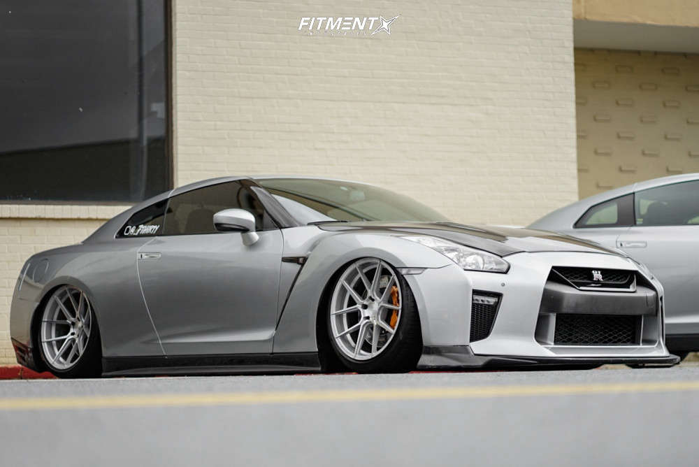 2013 Nissan GT-R Premium with 20x10 Ferrada F8-fr8 and Pirelli 265x35 ...