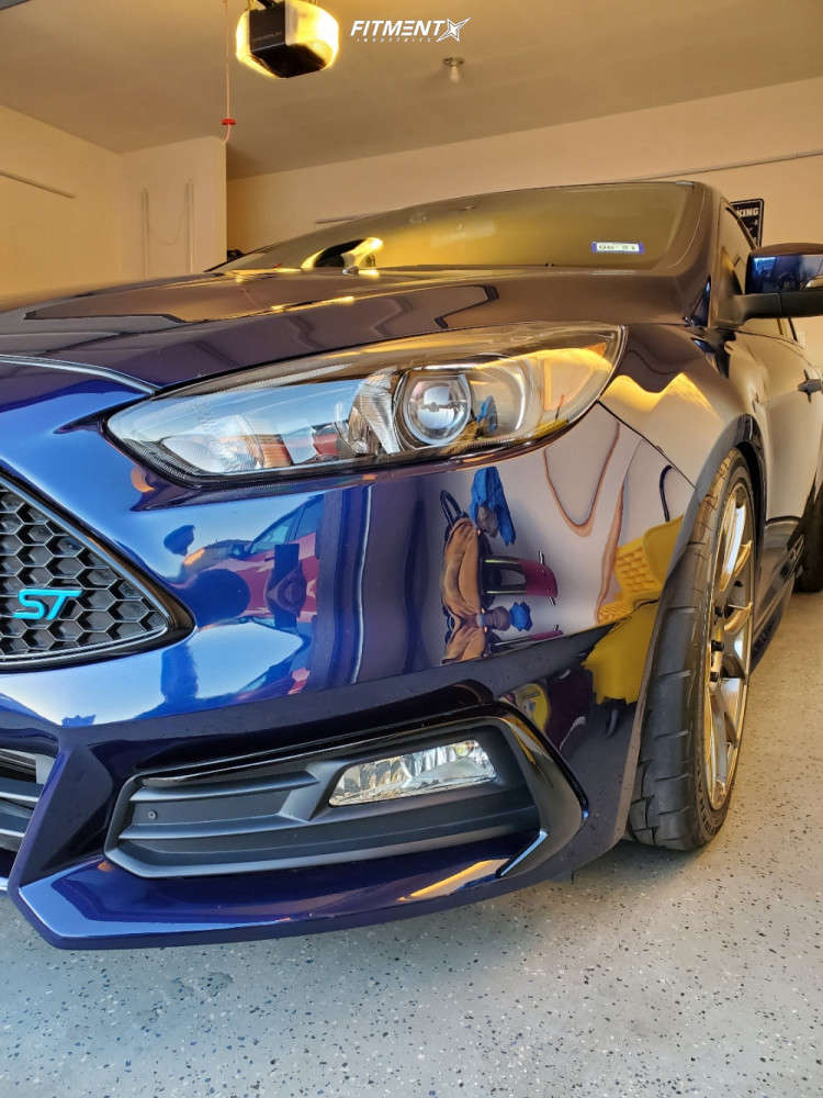 2017 Ford Focus ST with 18x8.5 Konig Ampliform and Firestone 255x35 on ...