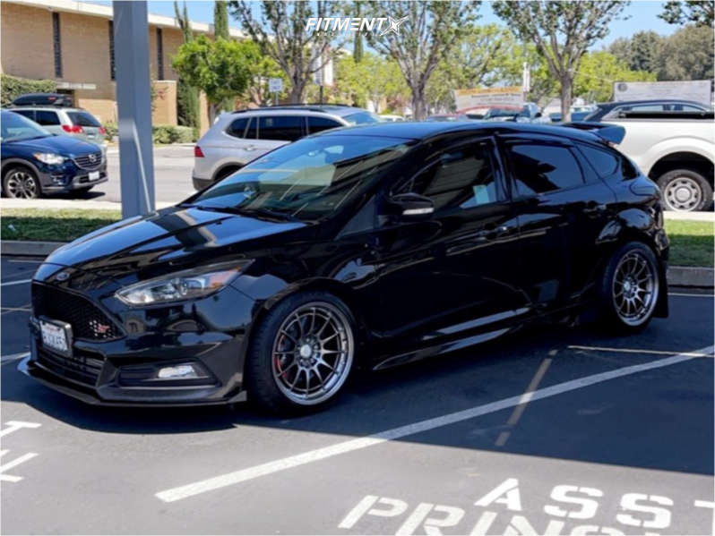 2016 Ford Focus ST with 18x9.5 Enkei Nt03m and Nitto 235x40 on ...