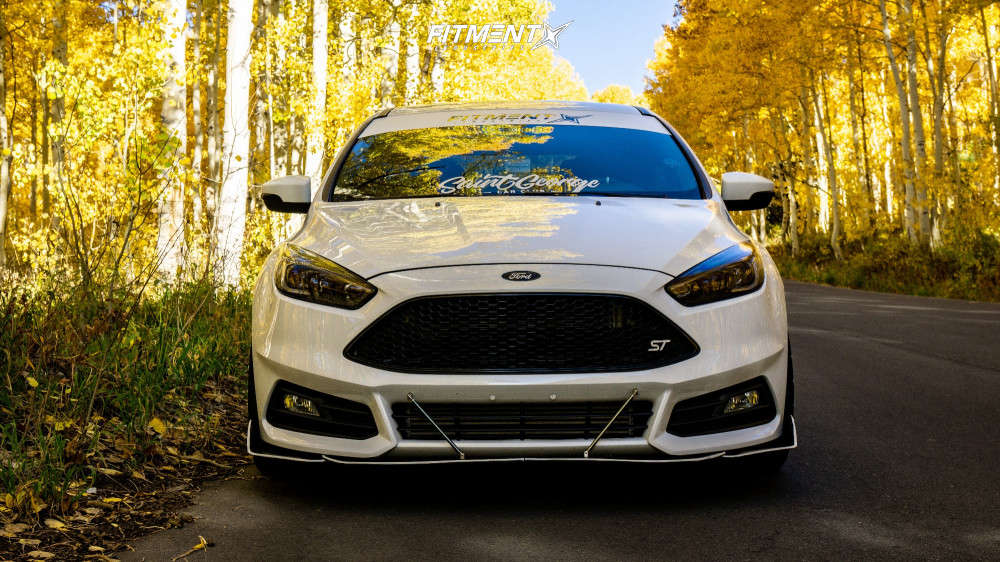 2018 Ford Focus ST with 19x8.5 Rotiform Kb1 and Velozza 235x35 on ...