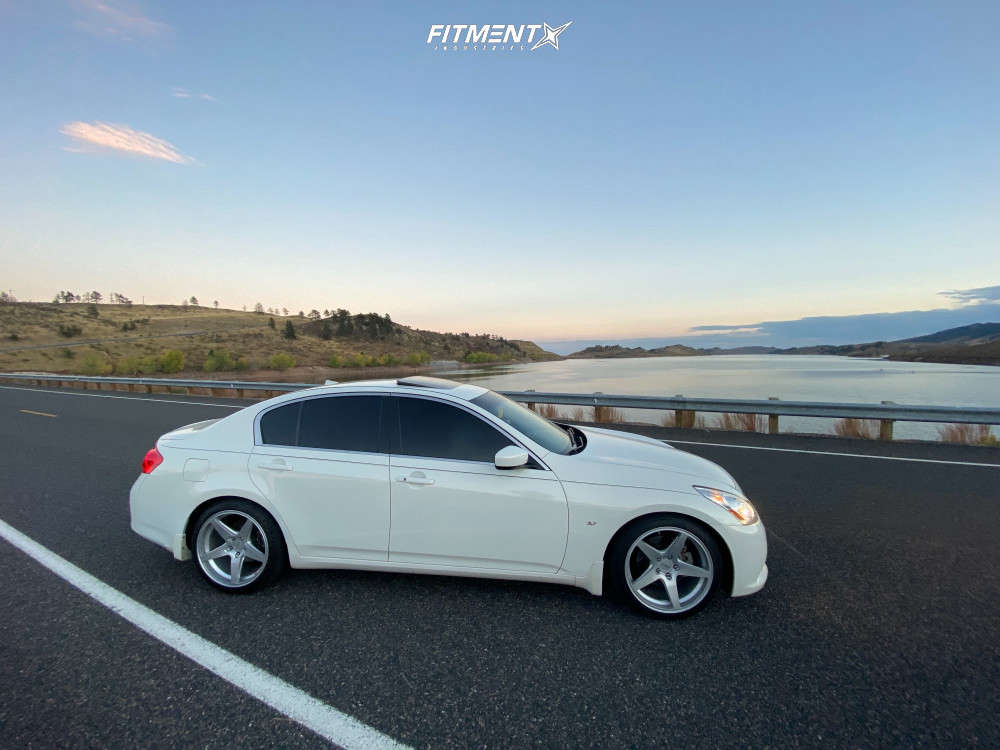 2015 INFINITI Q40 Base with 19x9.5 Rotiform Wgr and Continental 245x40 ...