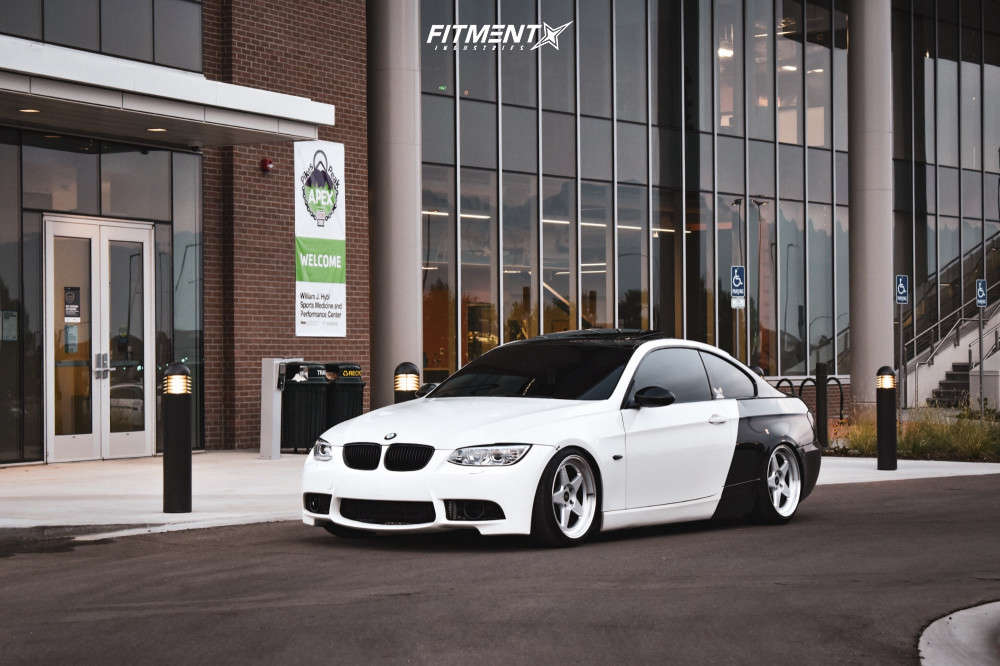 2008 BMW 335i Base with 18x9.5 ESR Cr5 and Kumho 225x40 on Coilovers ...