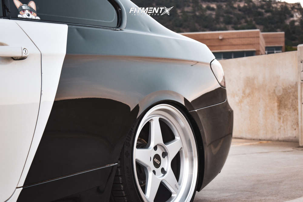 2008 BMW 335i Base with 18x9.5 ESR Cr5 and Kumho 225x40 on Coilovers ...